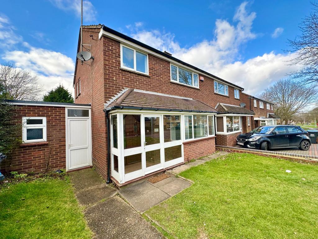 Whaddon Way, Bletchley, Milton... 3 bed semi-detached house - £1,500 ...