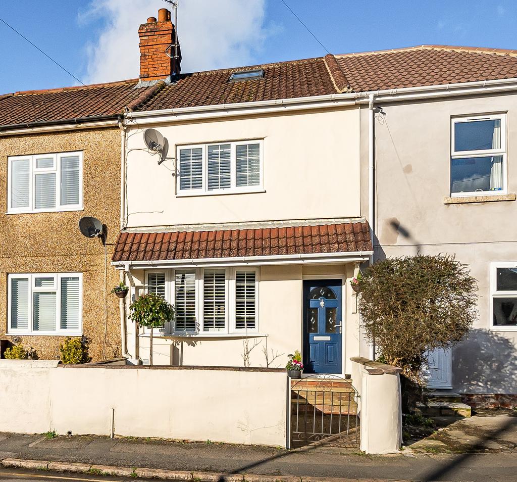 Dores Road, Upper Stratton, Swindon, SN2 4 bed terraced house - £285,000