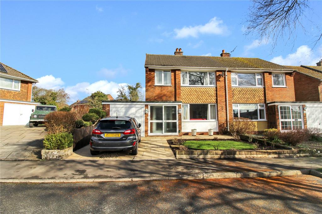 Parsons Way, Swindon SN4 3 bed semi-detached house - £345,000