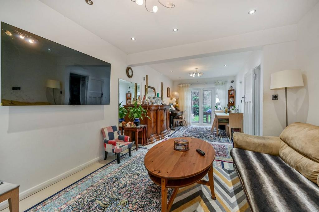 Mogden Lane, Hounslow, Isleworth, TW7 3 bed end of terrace house - £600,000