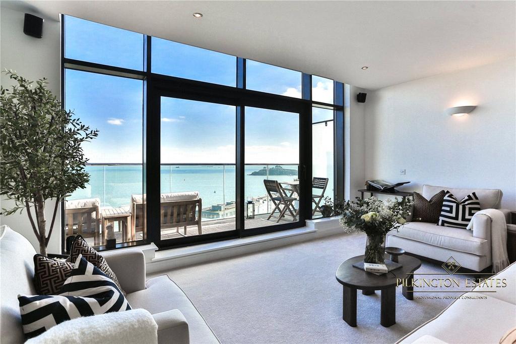 Cliff Road, Devon PL1 2 bed apartment - £625,000