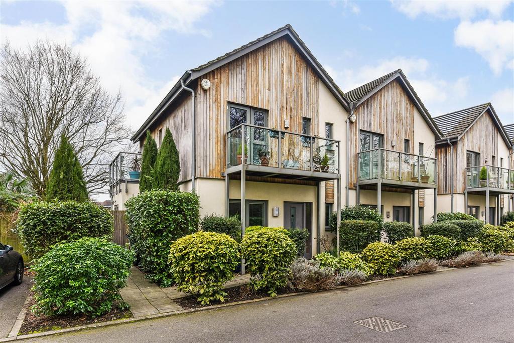 Lloyd Road, Chichester 3 bed semi-detached house for sale - £450,000