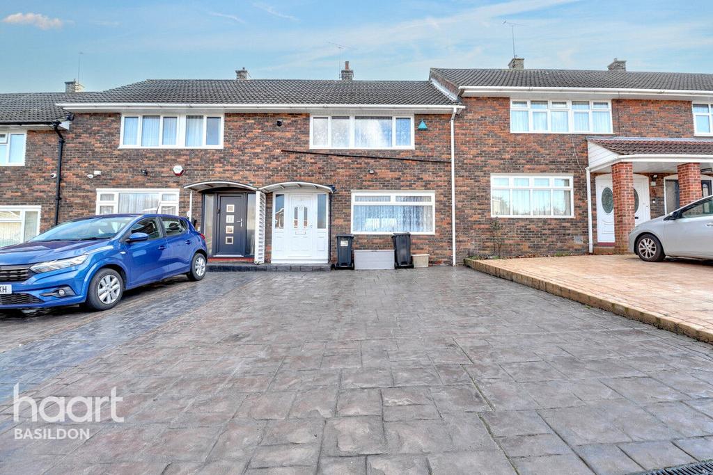 Great Gregorie, Basildon 3 bed terraced house for sale - £350,000