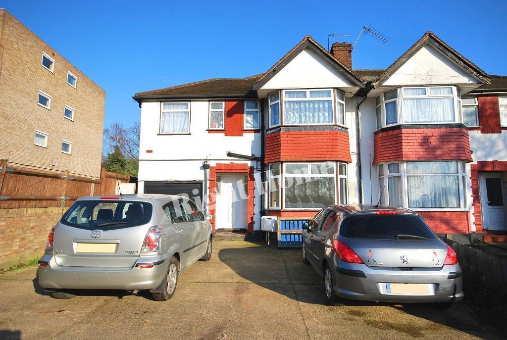 BRIDGEWATER ROAD, WEMBLEY, MIDDLESEX... 2 bed flat - £1,800 pcm (£415 pw)
