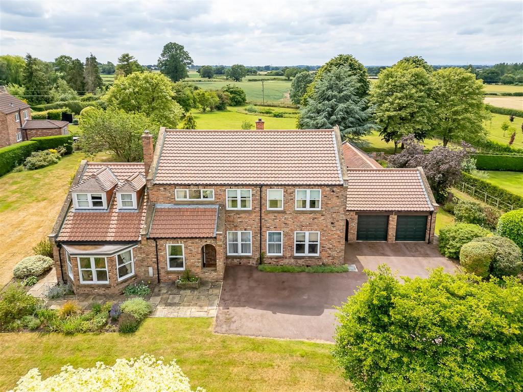 Main Street, Holtby, York, YO19 5UD 4 bed detached house for sale - £ ...