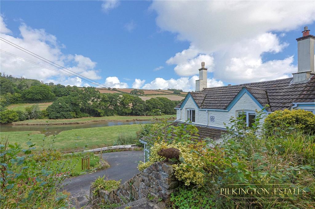 Polbathic, Torpoint PL11 4 bed semi-detached house for sale - £500,000