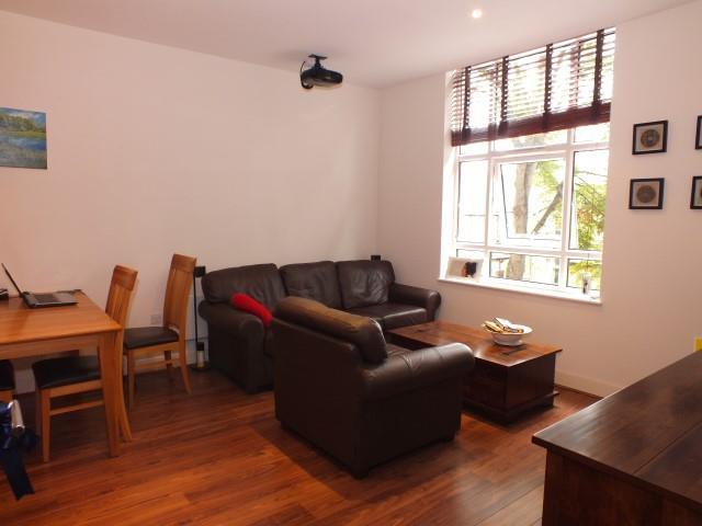 Bromyard Avenue, Acton W3 7FG 1 bed flat - £1,599 pcm (£369 pw)