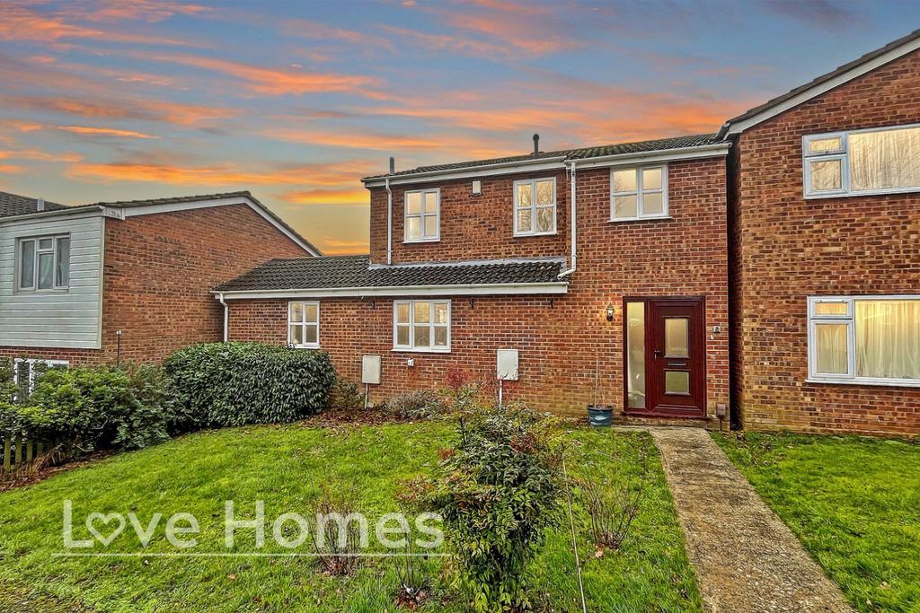 Woodcock Walk, Flitwick 3 bed semi-detached house - £425,000