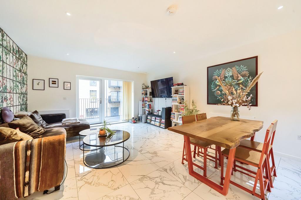 Brumwell Avenue, London 3 bed apartment - £525,000