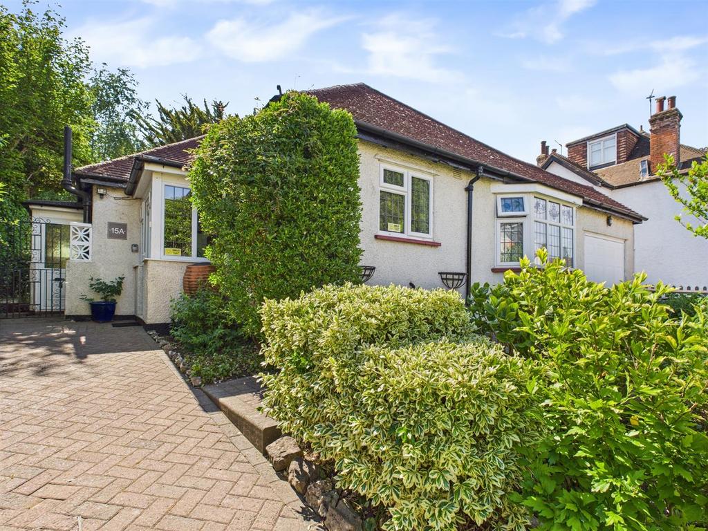 Reddown Road, Coulsdon CR5 2 bed detached bungalow - £550,000
