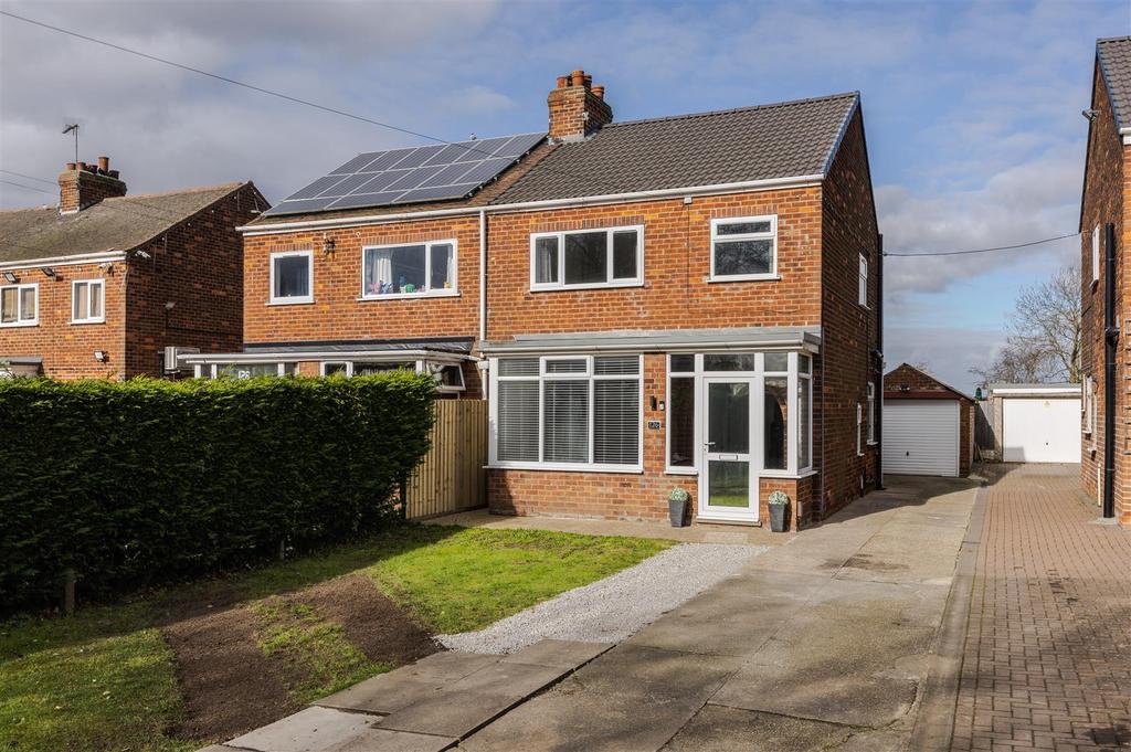 Moorwell Road, Scunthorpe 3 bed semi-detached house - £210,000