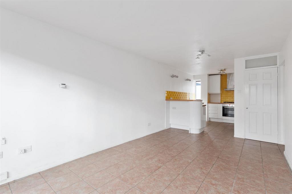 Grayswood Gardens, Raynes Park SW20 2 bed flat for sale - £275,000