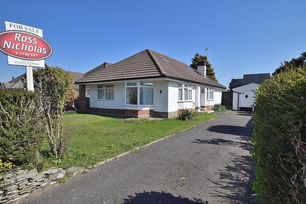 Crossmead Avenue, New Milton... 3 bed detached bungalow - £545,000