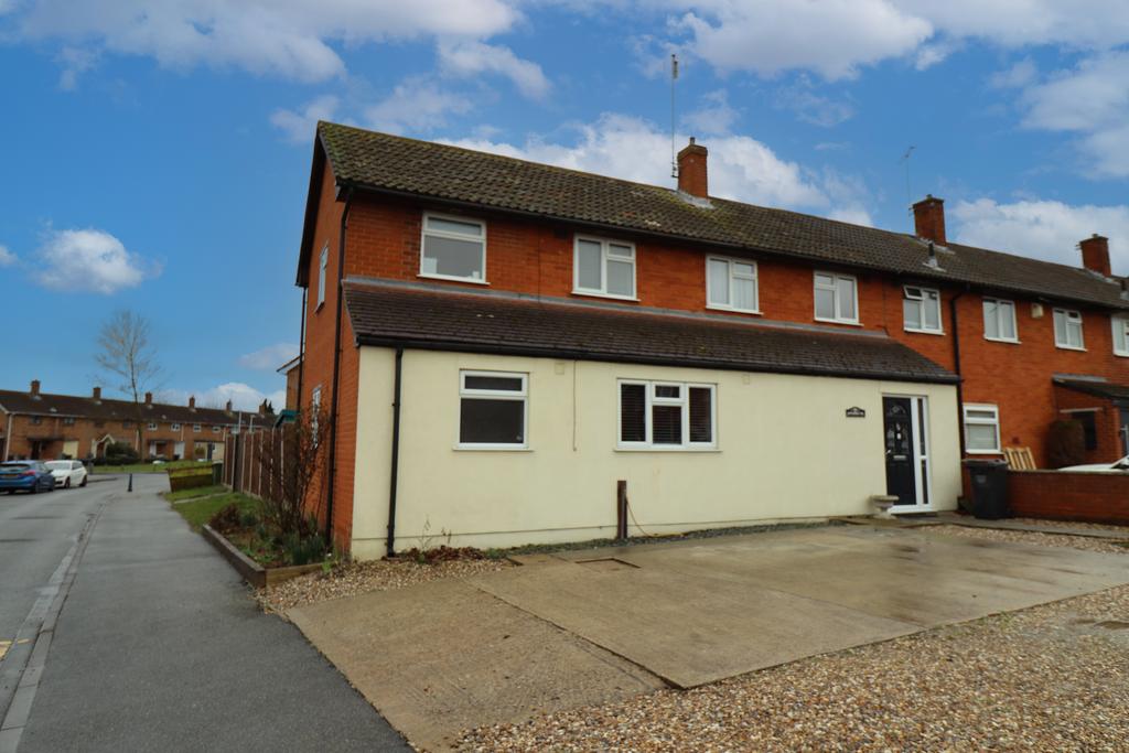 Whitmore Way, Basildon SS14 4 bed end of terrace house for sale - £450,000