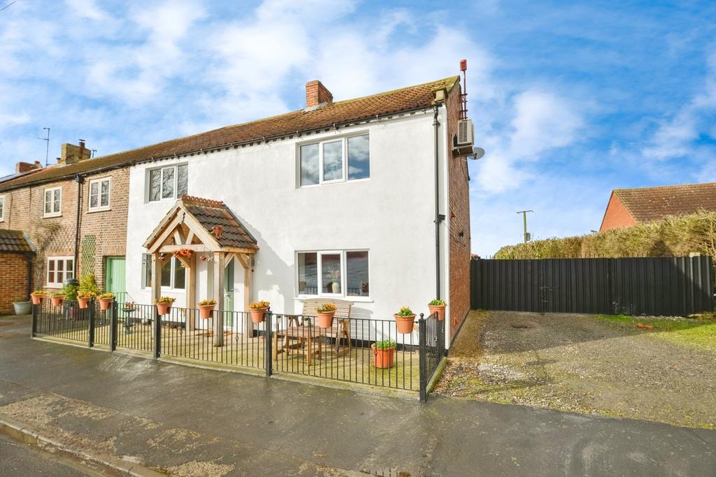 Thirsk YO7 3 bed end of terrace house for sale - £285,000