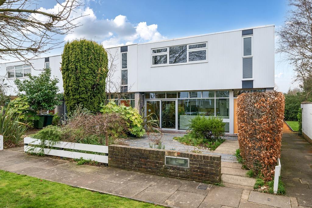 Manygate Lane, Shepperton, TW17 3 bed end of terrace house for sale - £ ...