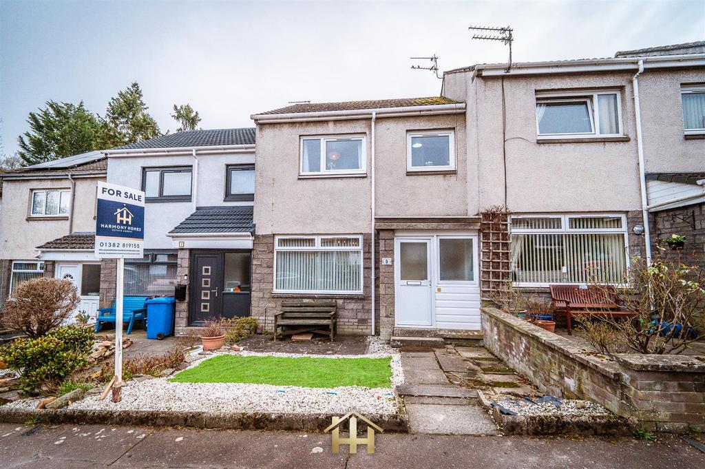 Whitburn Place, Dundee DD3 3 bed terraced house - £140,000