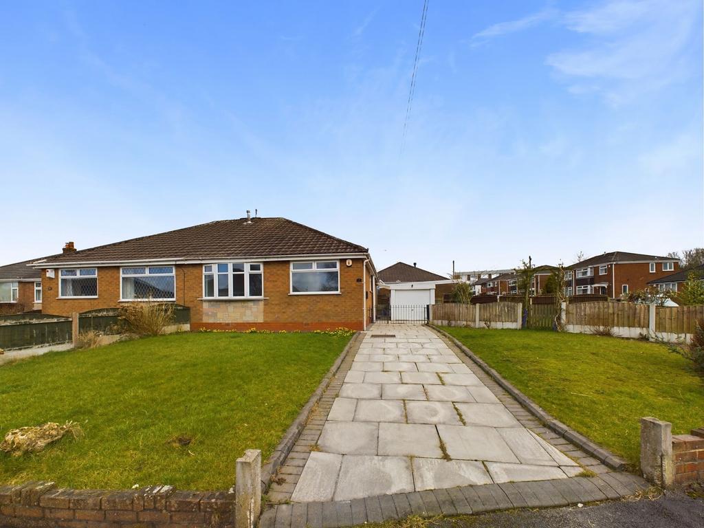 Chelford Drive, Manchester M29 3 bed semi-detached bungalow - £249,950