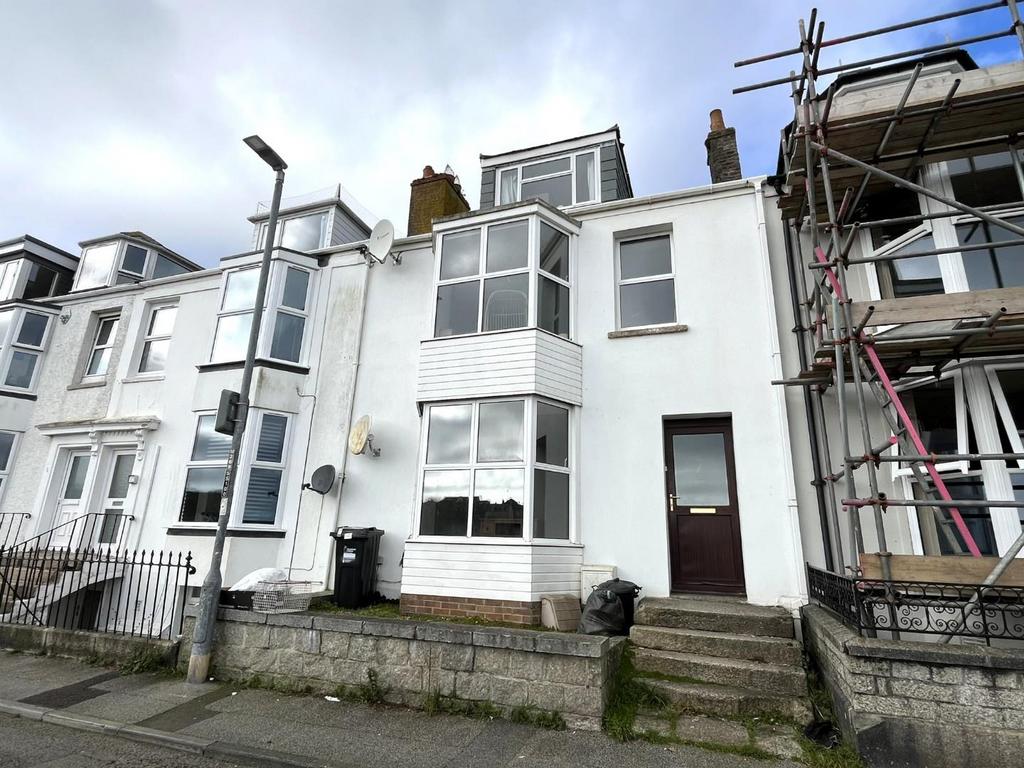 Erisey Terrace, Falmouth 2 bed house - £1,100 pcm (£254 pw)