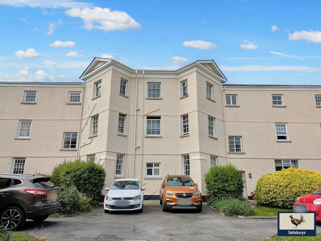 Russell Court, PL19. 2 bed apartment - £160,000