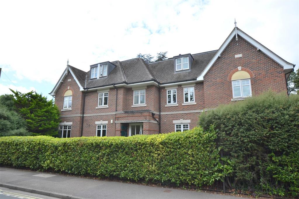 Fleet Road, Fleet GU51 2 bed apartment - £1,350 pcm (£312 pw)