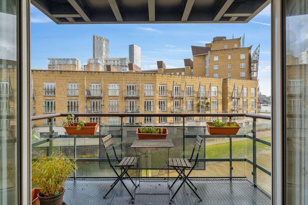 Dunbar Wharf, Narrow Street, London, E14 2 bed apartment for sale - £ ...