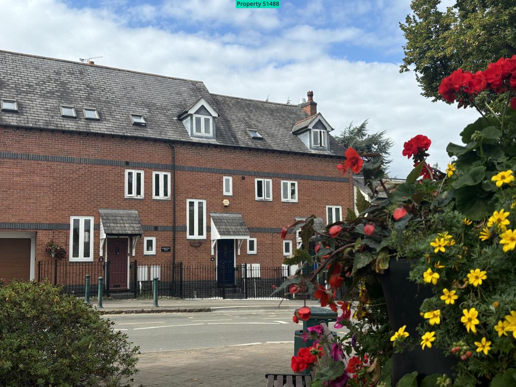 18A Cross Green, Rothley, Leicester, LE7 4 bed coach house - £1,375 pcm ...