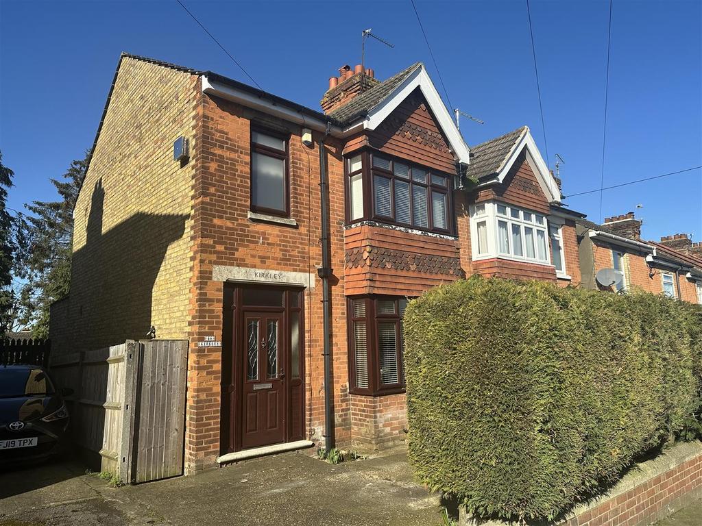 Postley Road, Maidstone 3 bed semi-detached house - £300,000