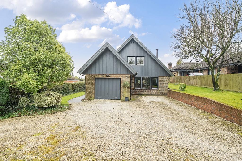 Christmas Hill, South Wonston, SO21 3 bed detached house for sale - £ ...