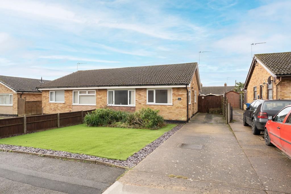 Westwood Avenue, Lowestoft 2 bed semi-detached bungalow - £200,000