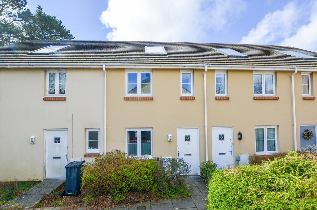 18 Raleigh Gardens, Bodmin, PL31 2FH 2 bed terraced house - £113,400