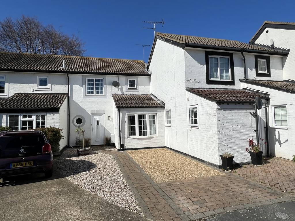 Longcroft, Felixstowe IP11 3 bed terraced house to rent - £1,200 pcm (£ ...