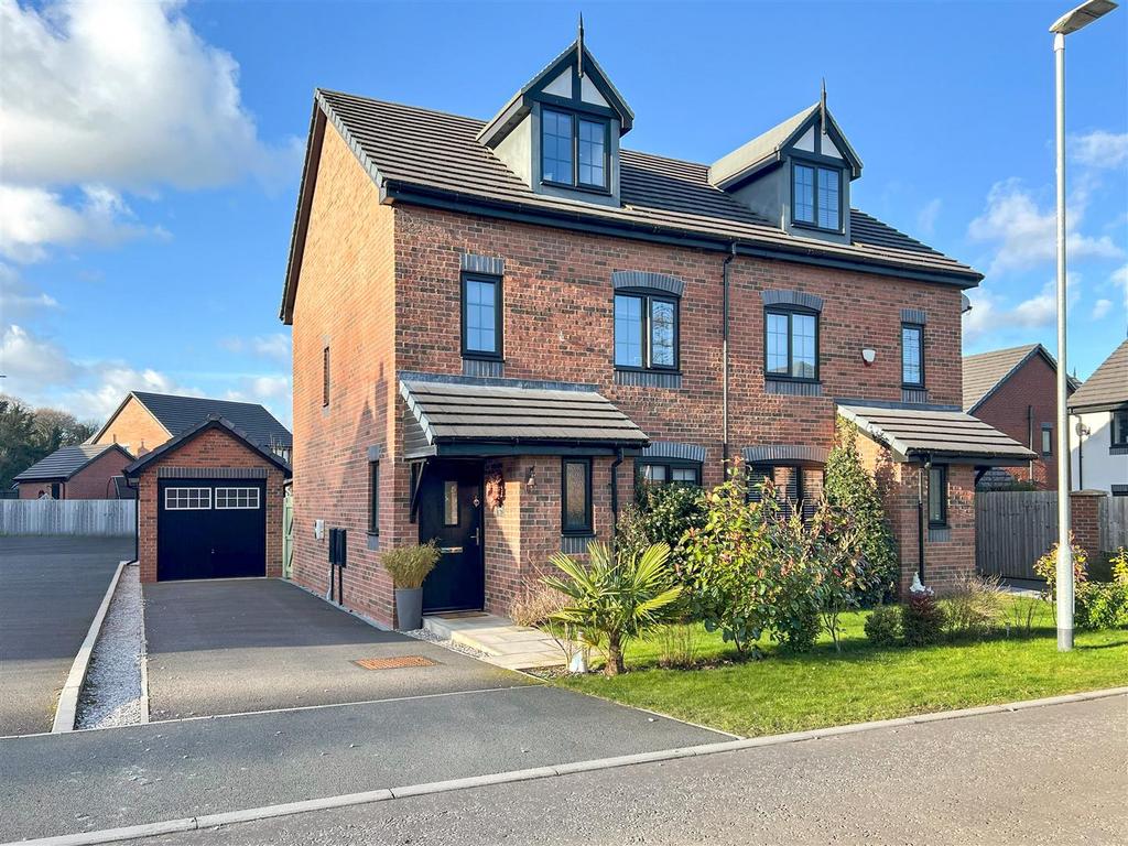Forge Wood Close, Congleton 4 bed semi-detached house - £300,000