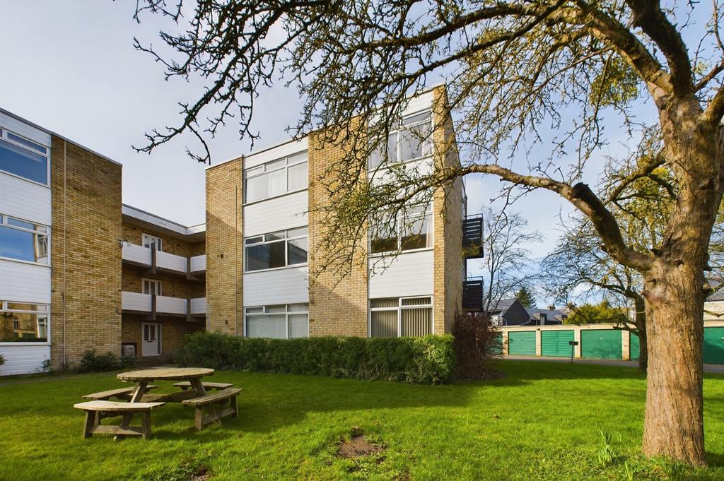 Chesterton Towers, Cambridge 2 bed apartment - £317,500