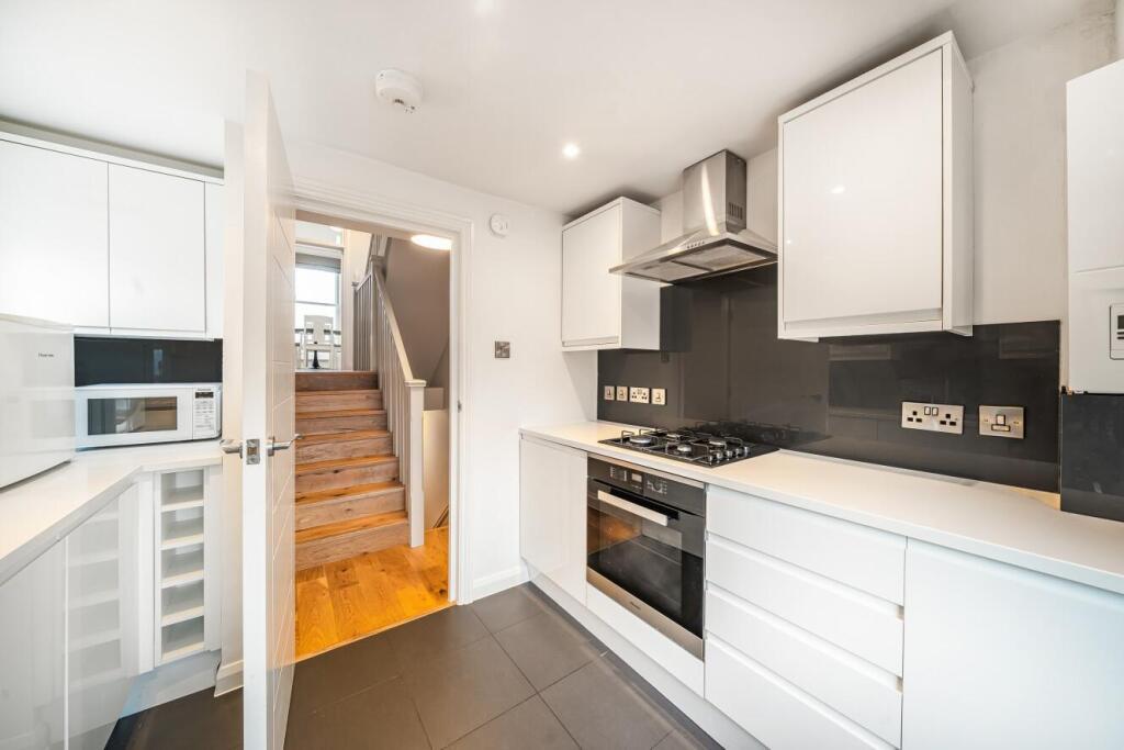 London, SE13 3 bed flat - £2,200 pcm (£508 pw)