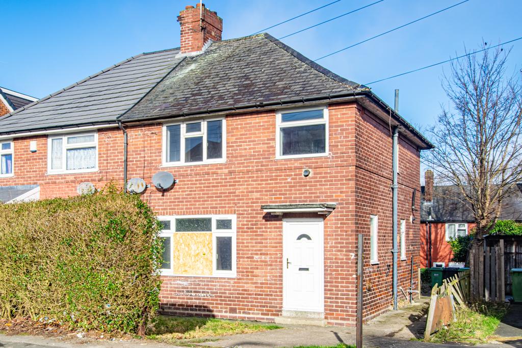 St. Wilfrids Grove, Leeds LS8 4 bed semi-detached house - £155,000