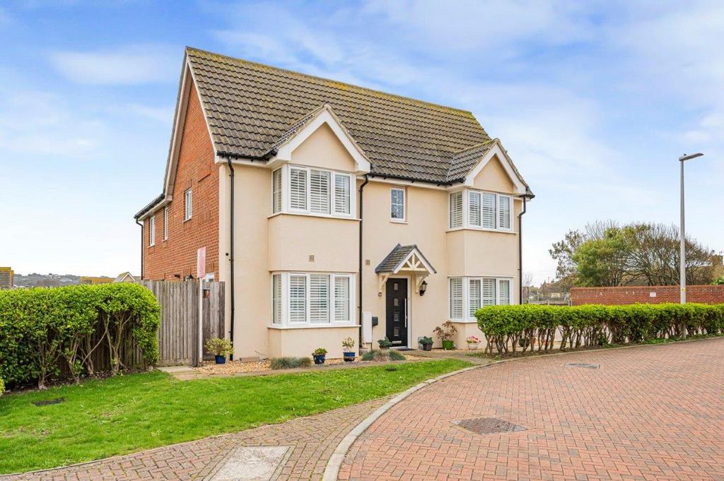 Gladys Avenue, Peacehaven, BN10 8FF 3 bed semi-detached house - £375,000