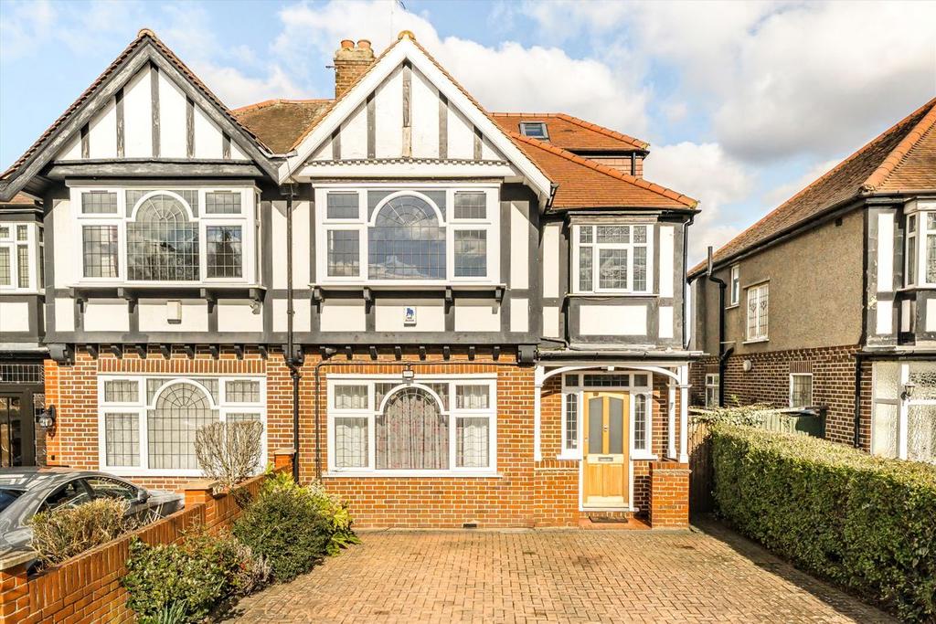 Brunswick Road, London W5 4 bed semi-detached house - £3,900 pcm (£900 pw)