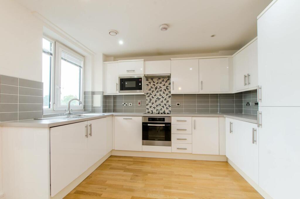 London, SE13 2 bed flat - £1,700 pcm (£392 pw)