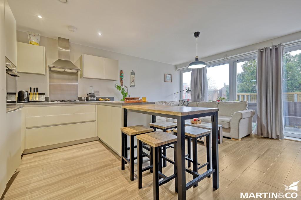 Cunard Square, Chelmsford 2 bed apartment for sale - £315,000