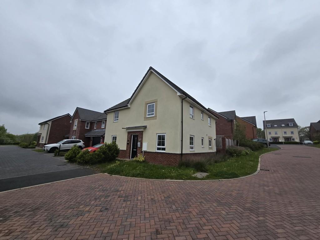 Wardle Drive, Rudheath 4 bed detached house to rent - £1,500 pcm (£346 pw)