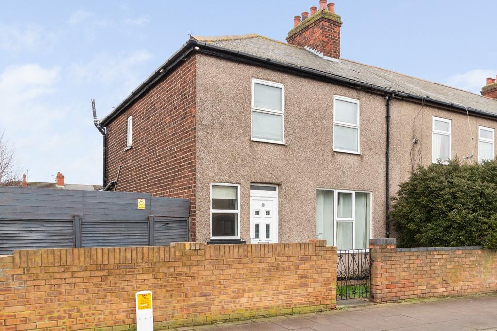 Newhaven Terrace, Grimsby, DN31 3 bed end of terrace house - £75,000