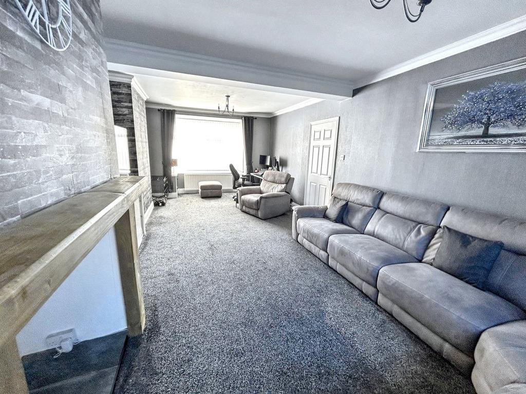 The Avenue, Axwell park estate.... 3 bed terraced house - £225,000