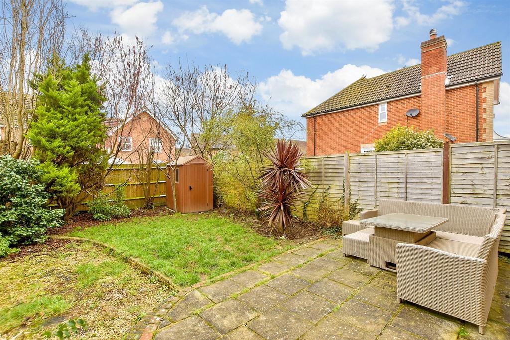 Saxon Close, Kings Hill, Kent 3 bed terraced house for sale - £450,000
