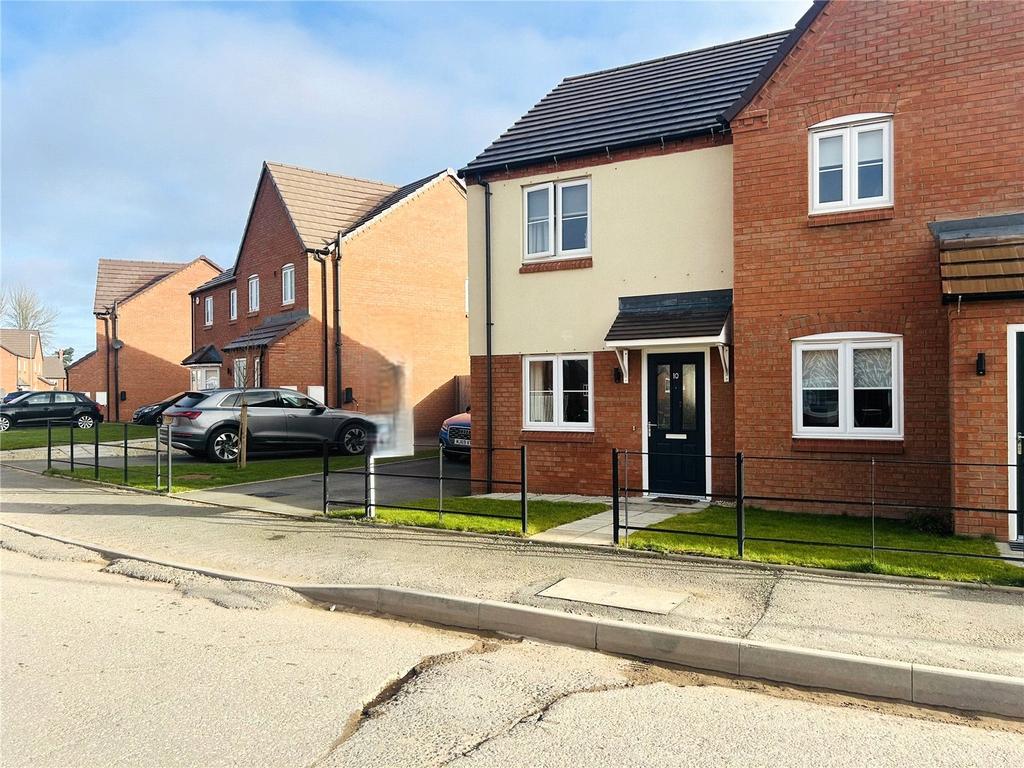 Crugetone Way, Crudgington, Telford... 2 bed semi-detached house - £200,000