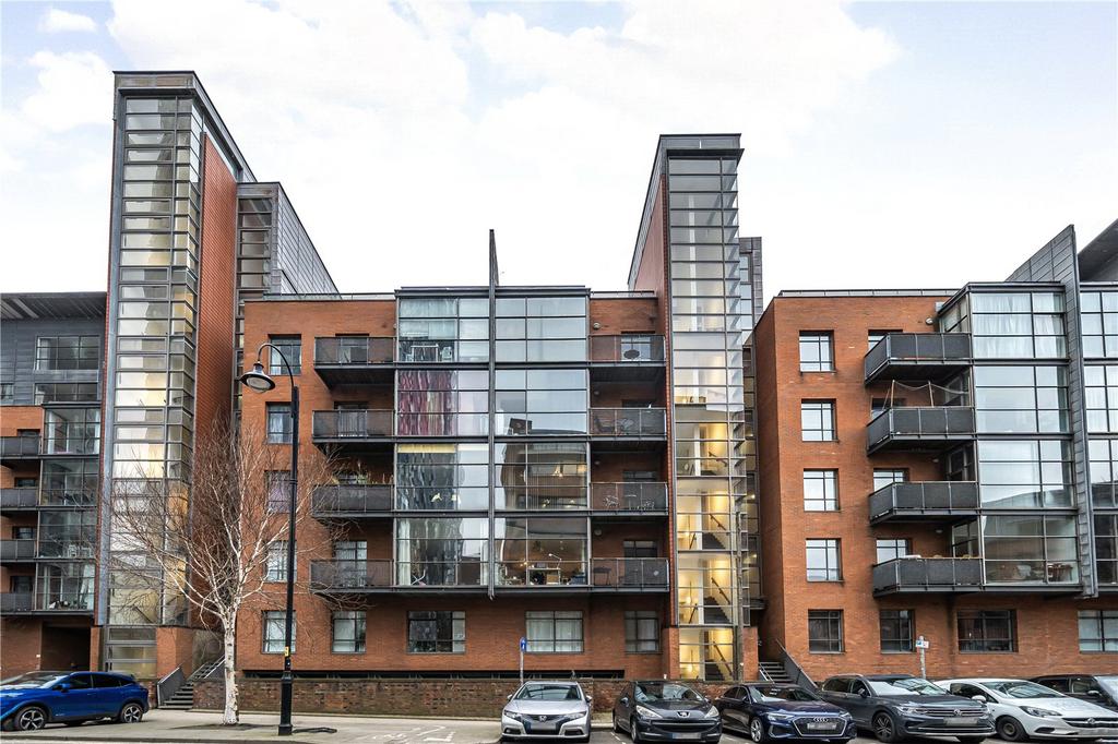 Deansgate, Manchester, Greater... 2 bed apartment - £140,000