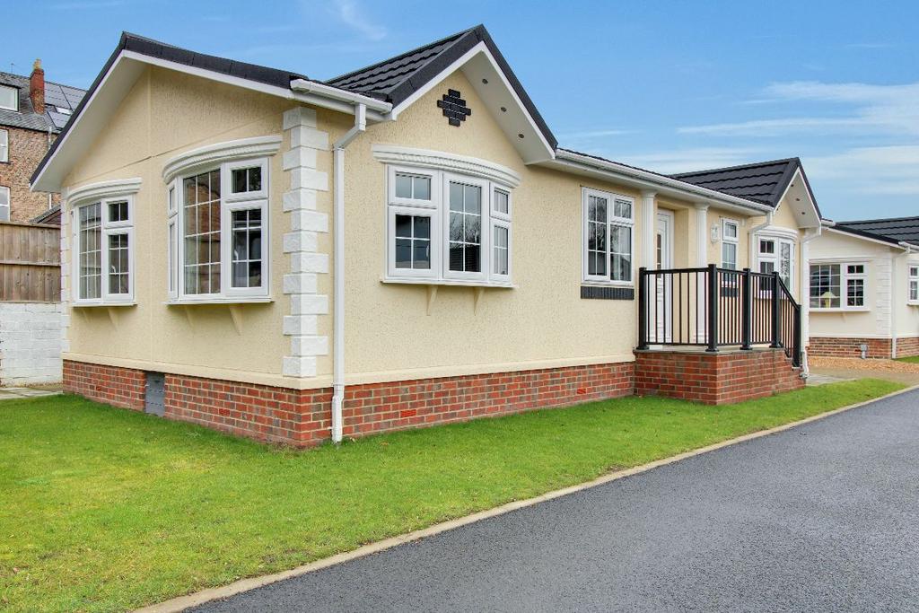 Cathedral View, North Road, Ripon 2 bed park home for sale - £199,950