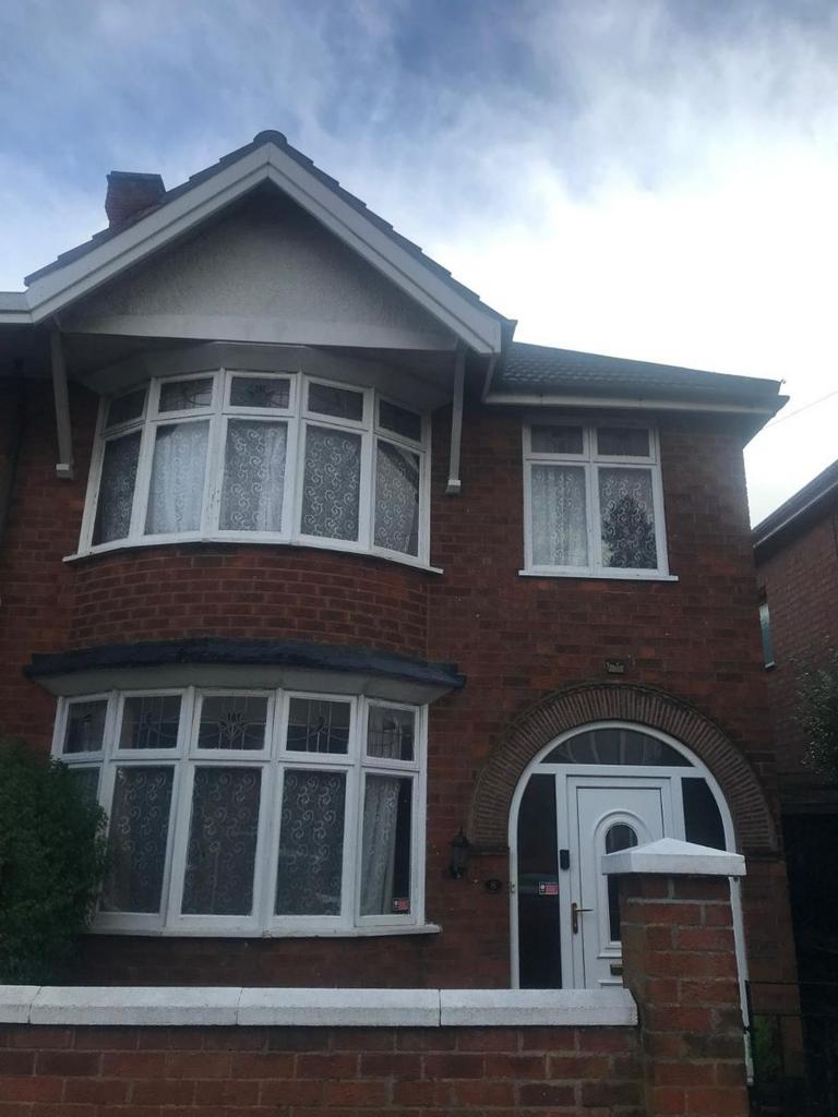 Dixon Drive, Leicester 3 bed semi-detached house to rent - £2,100 pcm ...