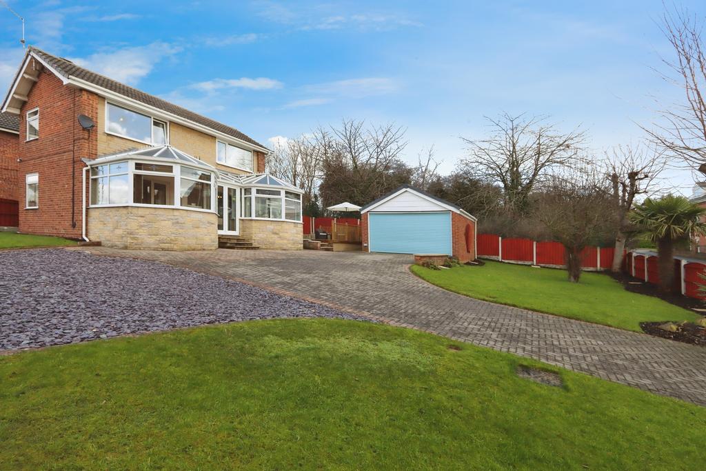 Carlton Lane, Leeds LS26 4 bed detached house for sale - £380,000
