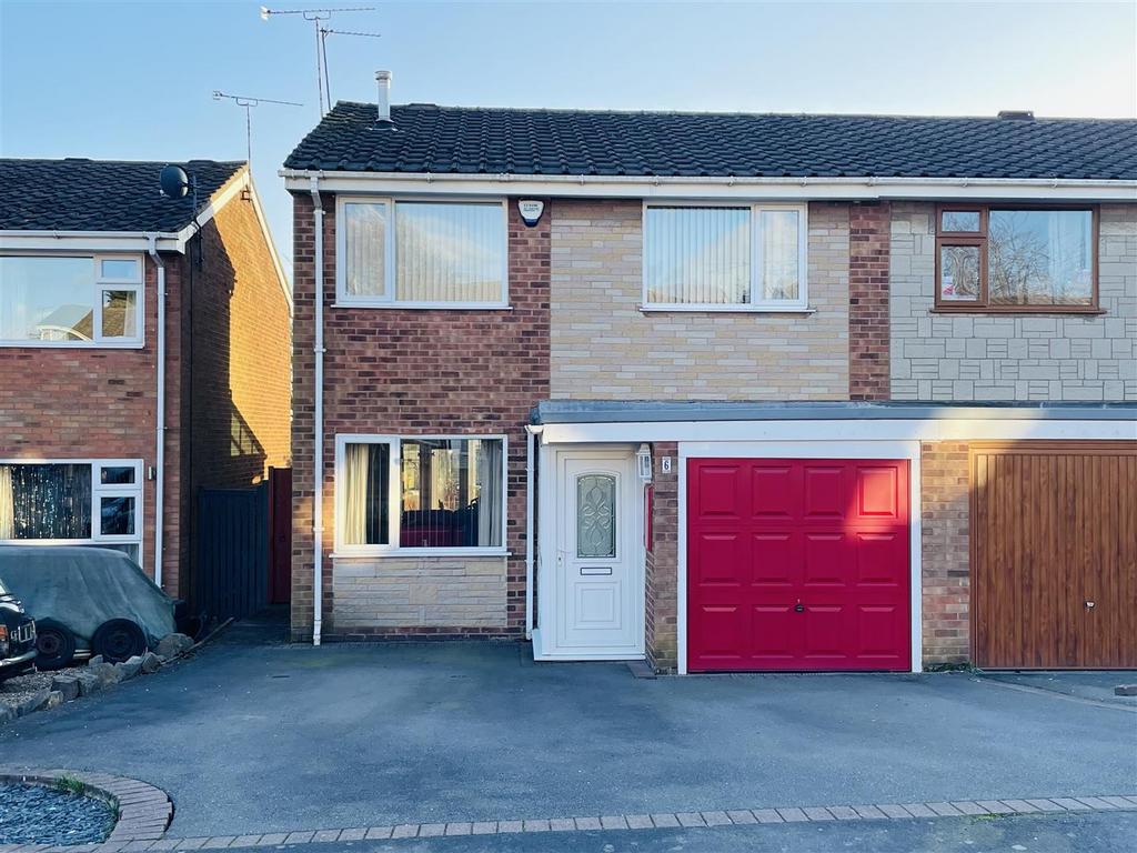 Walnut Close, Nuneaton 3 bed semi-detached house - £240,000